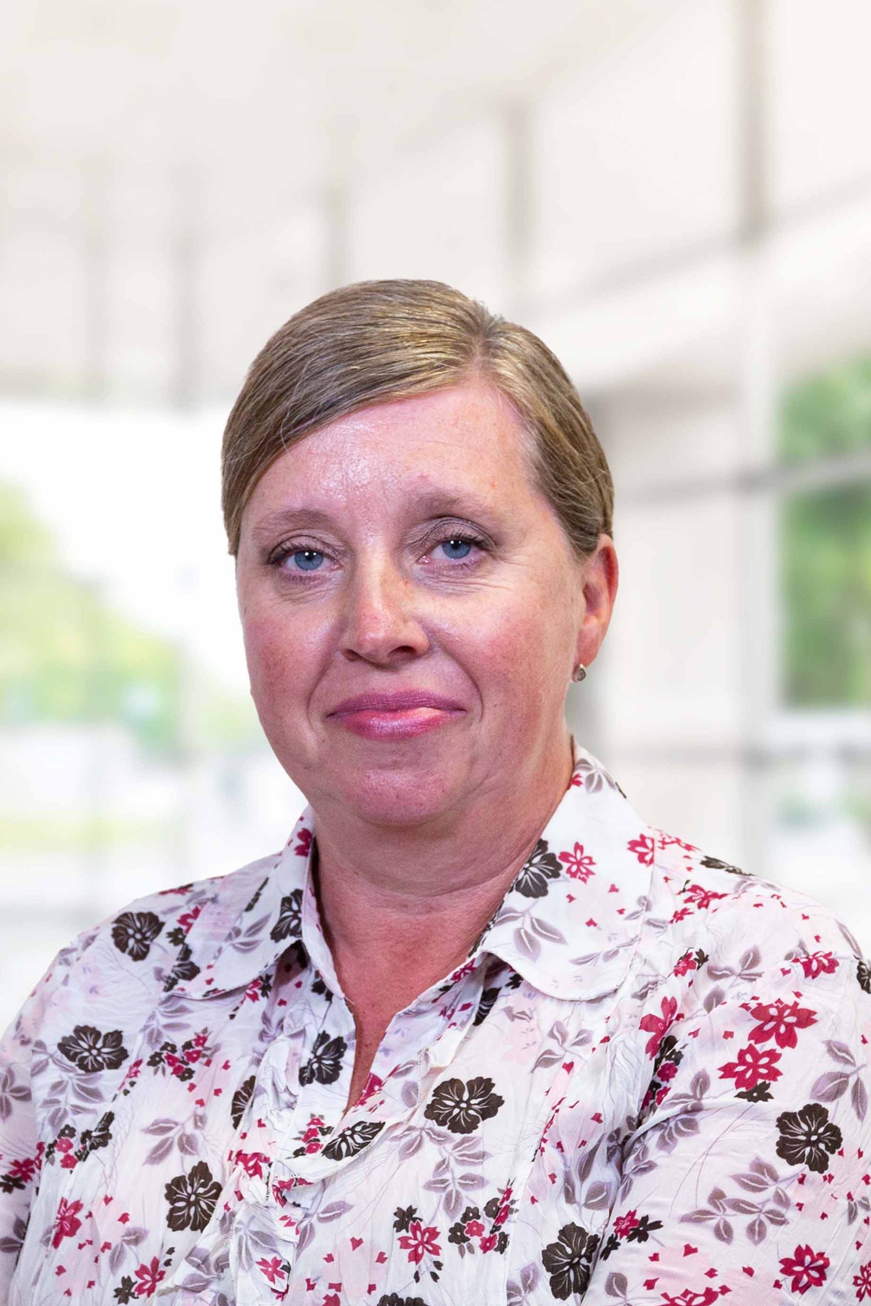 Sarah_Isaacson_with background_colour_website small | CNet Training